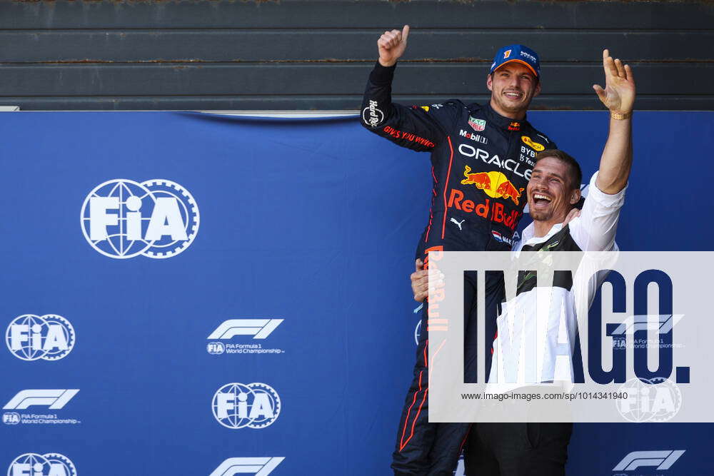 VERSTAPPEN Max (ned), Red Bull Racing RB18, Verhoeven Rico (nld), kick ...