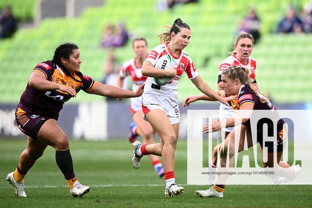 NRLW BRONCOS DRAGONS, Quincy Dodd of the Dragons fends off Sophie ...