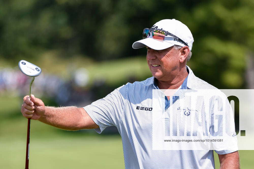 September 10, 2022: Golfer Joe Durant hands over his putter to his ...