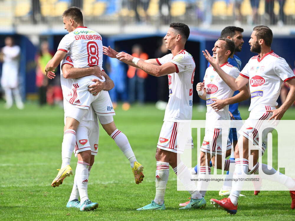 Joy of Sepsi footballers Ion Gheorghe, Mario Junior Rondon Fernandez ...