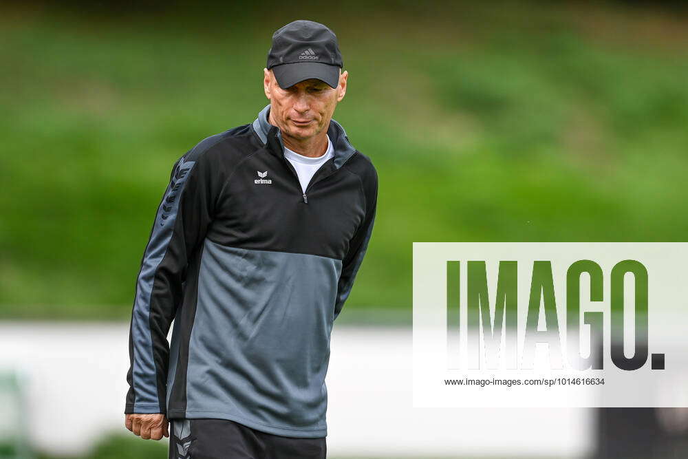 Coach Stefan Anderl Gundelfingen looking disappointed, disappointment ...