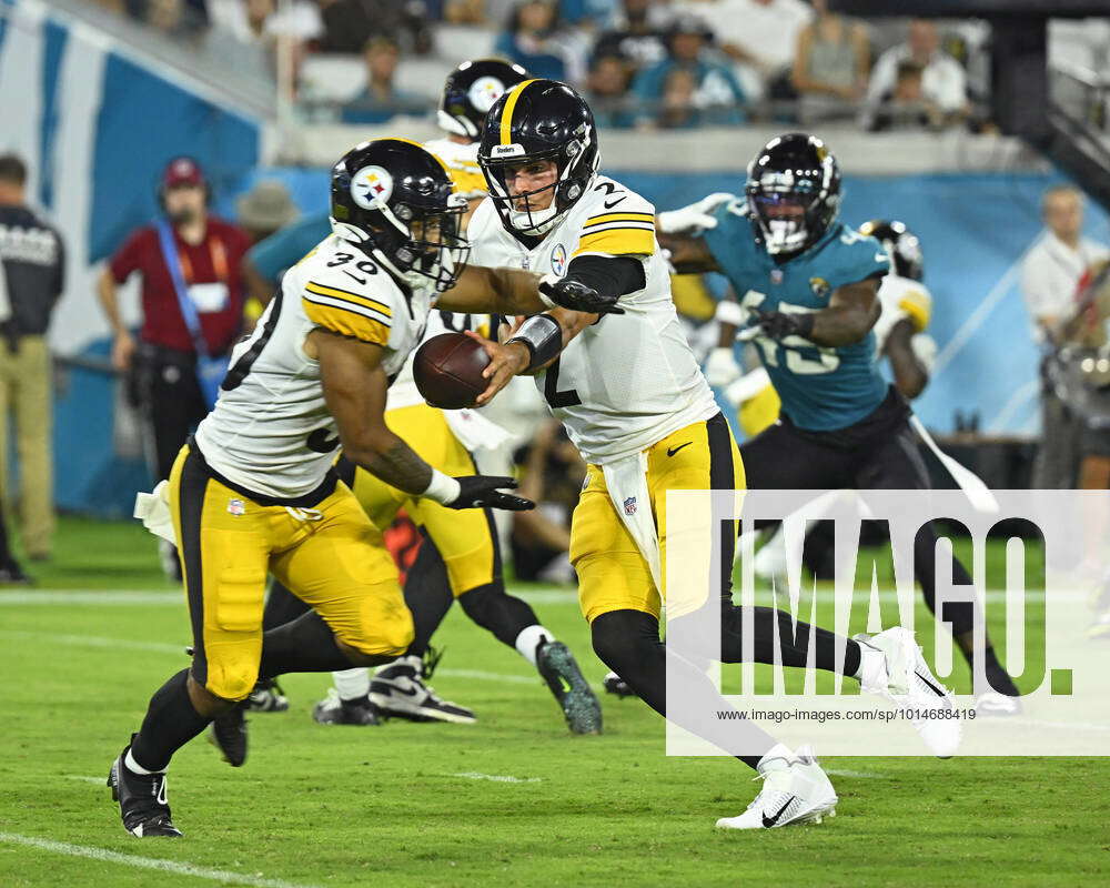 Quarterback Mason Rudolph hands off to Running Back Jaylen Warren in ...