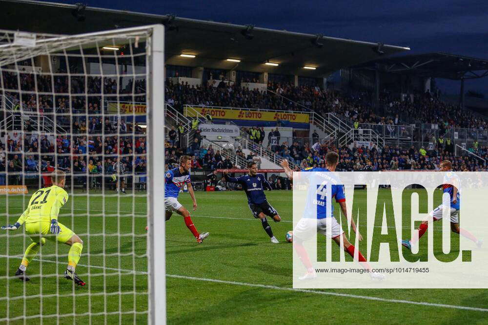 Ludovit Reis HSV makes the 0 3 21 Thomas Dähne Patrick Erras Kiel ...