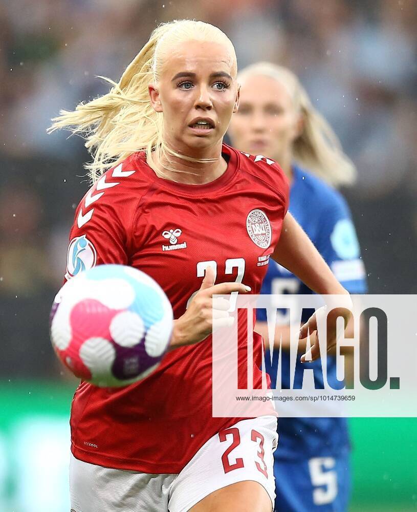 Mandatory Credit: Photo by Michael Zemanek Shutterstock (13027240bm ...