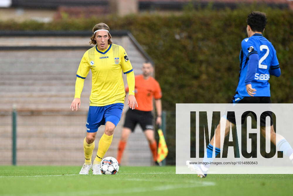 Beveren s Joan Simun Edmundsson and Club NXT s Kyriani Sabbe fight for ...