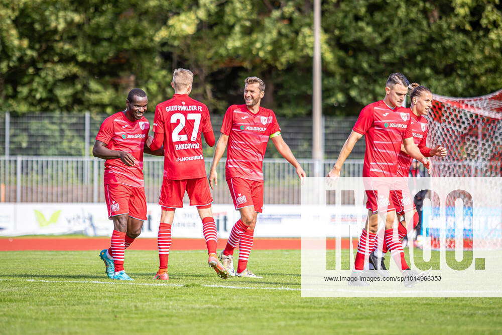Cheering at GFC f l n r Abu Bakarr Kargbo, Jannis Bandowski, Tom ...