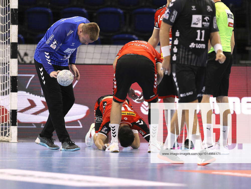 Photo devastated is Vojtech Patzel Bad Schwartau handball mens Bundesliga on Sun