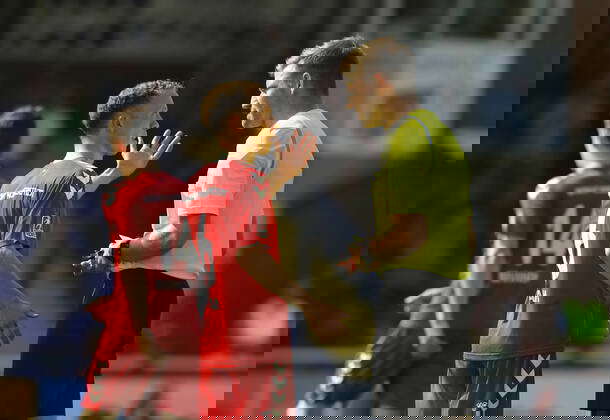 Photo Dylan Williams Norderstedt in dispute with referee Timo Daniel ...