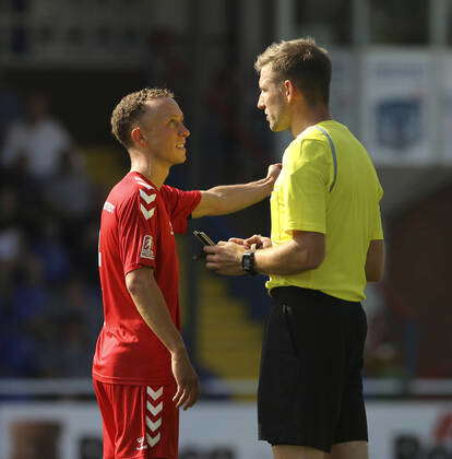 Photo Dylan Williams Norderstedt in dispute with referee Timo Daniel ...