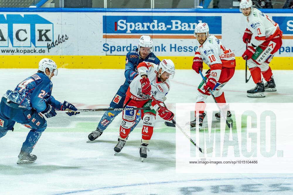 Andrew Schembri Eisbaeren Regensburg, 74 is in front of Jake Weidner EC ...