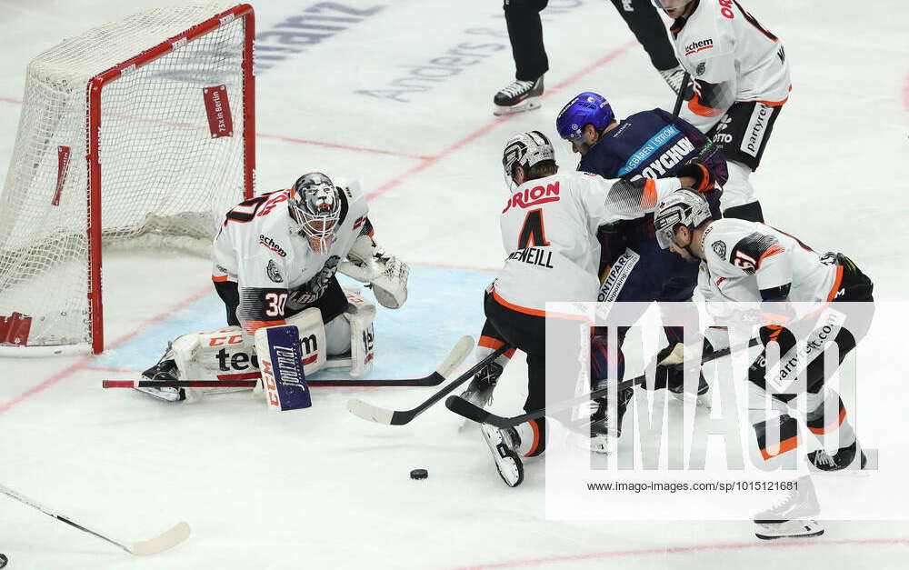 Torwart Jake Hildebrand, Reid McNeill, Zachary Boychuk, David Elsner ...