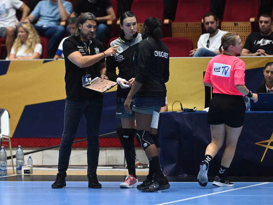 Adrian Vasile talks to Cristina Georgiana Neagu and Iulia Vasilica ...