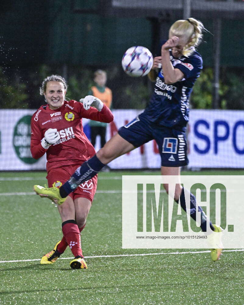 STOCKHOLM 20220926 Hammarbys goalkeeper Anna Tamminen and Linköpings ...