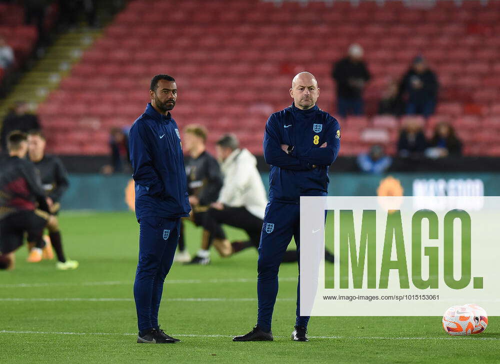 England U21, U 21 assistant manager Ashley Cole & England manager U21 ...