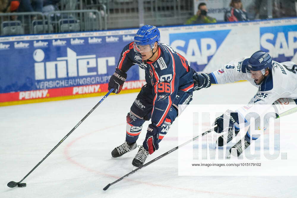 Simon Thiel Adler Mannheim, 96 in duel with Stephan Daschner Straubing ...