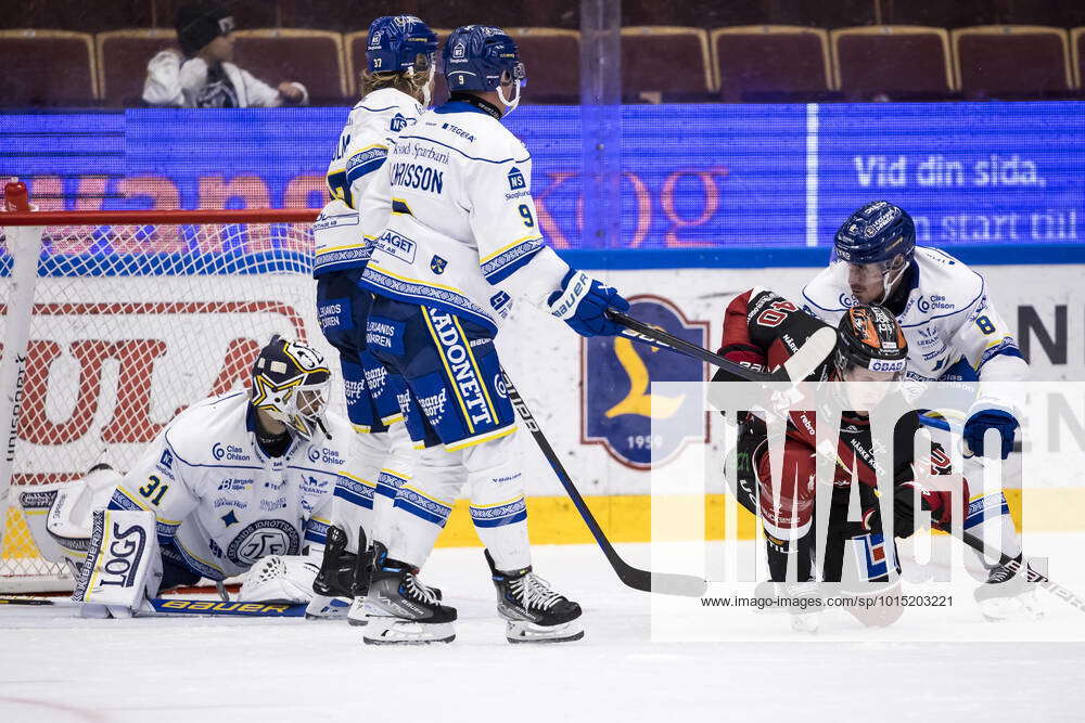 220929 Leksands goalie Kasimir Kaskisuo and Örebros Elias Ekström and ...