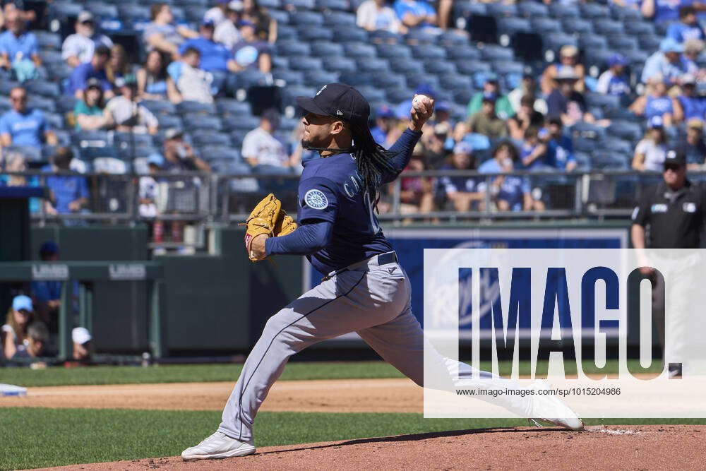 September 25 2022: Seattle pitcher Luis Castillo (41) throws a pitch ...