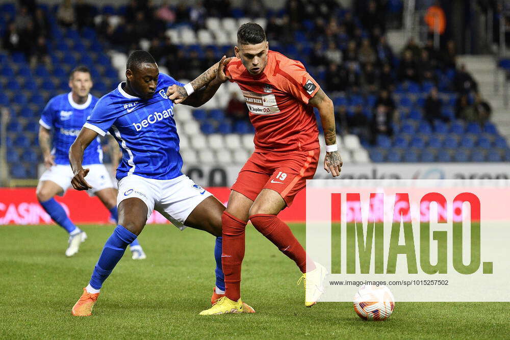 Jong Genk s Mujaid Sadick and Dender s Suer Barbaros Cukur Tiago fight ...