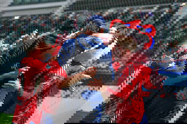 Coach Sandro Wagner Unterhaching and in the background the Unterhaching ...