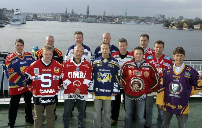 STOCKHOLM 2005-09-20 Elitserietränarna träffades pa en Alandbat för att ...