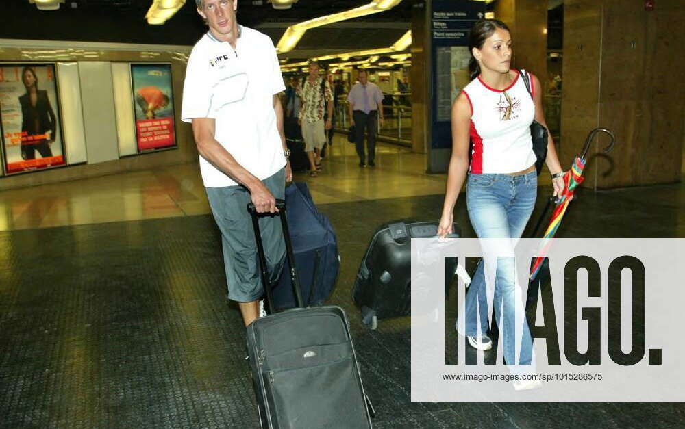 PARIS 20030820 Christian Olsson arrived in Paris with Gordana Bosanac ...