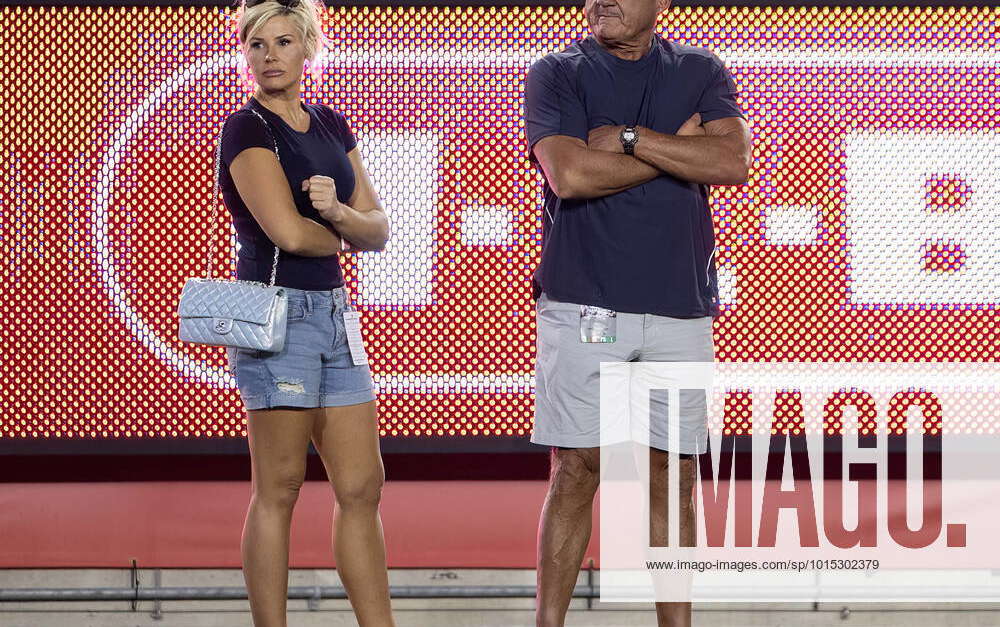 September 30, 2022: Former USC and LSU head coach Ed Orgeron (right ...