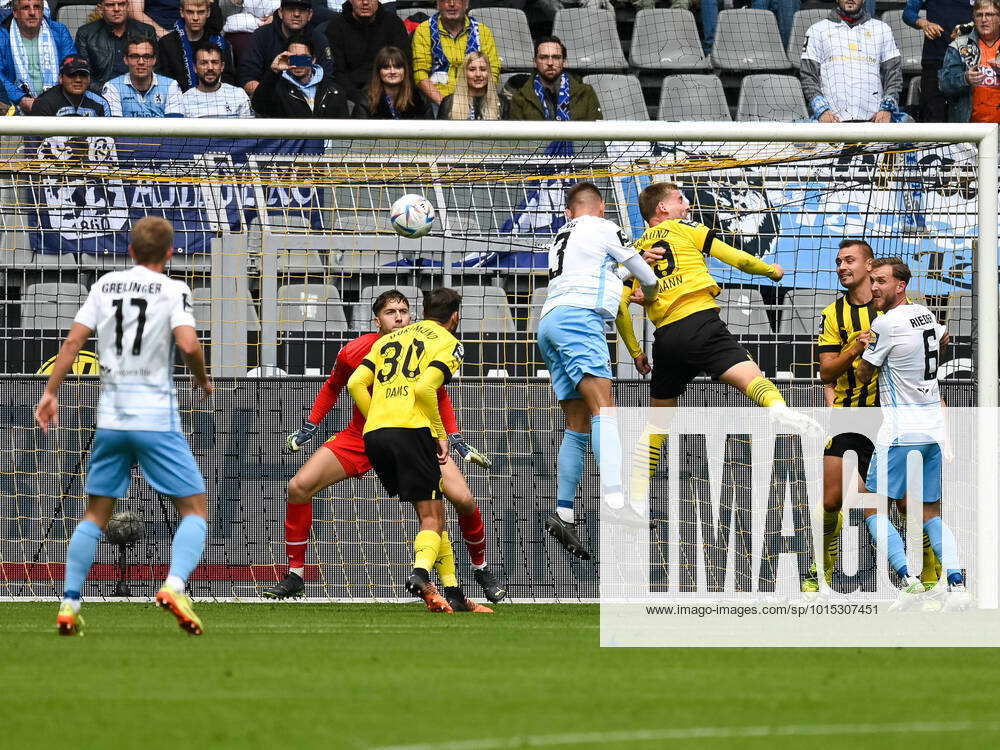 Ole Pohlmann BVB U23, 19 klaert in front of Niklas Lang TSV 1860 ...