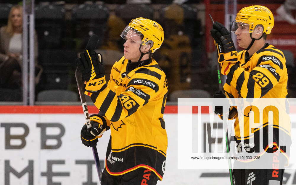 221001 Skellefteas Rickard Hugg depresses after the Â ice hockey match in the SHL between Örebro
