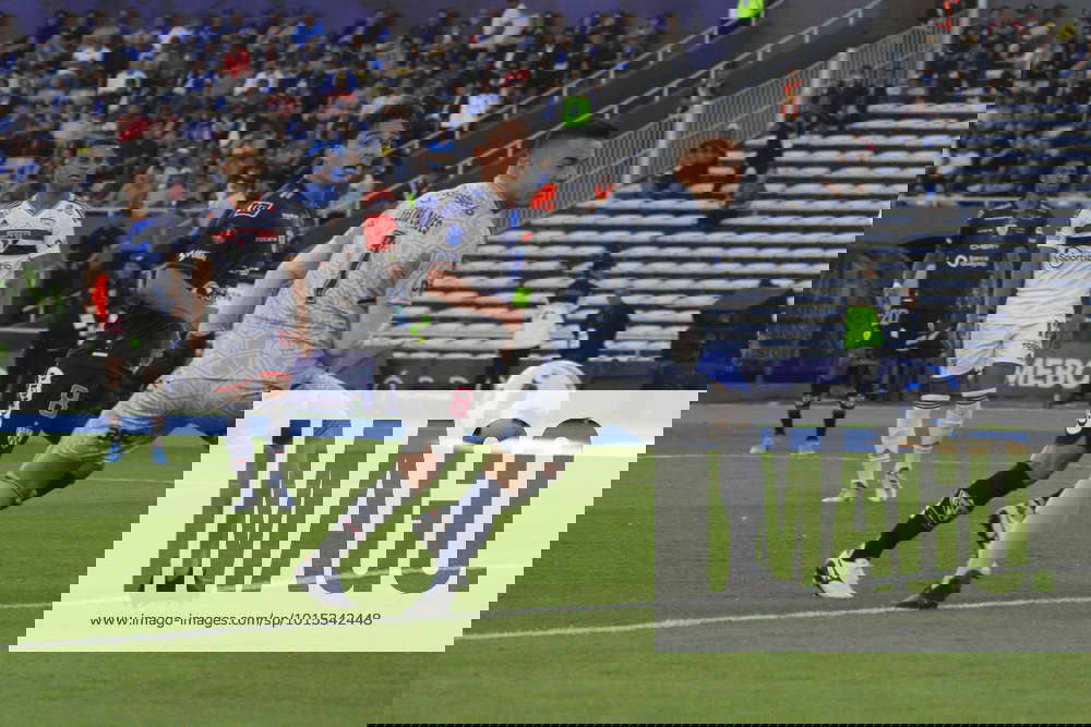 Felipe Alves of Sao Paulo, does not avoid the goal of Lorenzo Faravelli ...