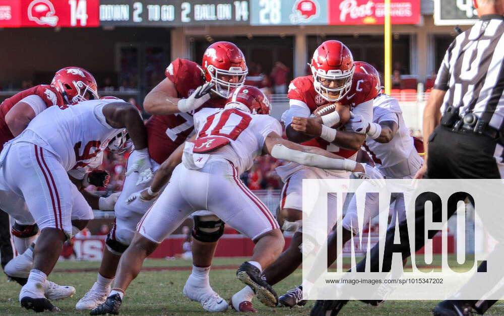 October 1, 2022: Arkansas Razorbacks quarterback KJ JEFFERSON (1) runs ...