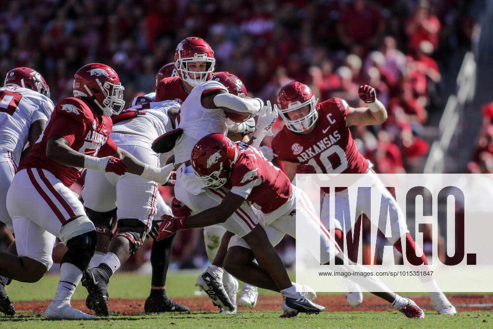 October 1, 2022: Arkansas Razorbacks defensive back JAYDEN JOHNSON (8 ...