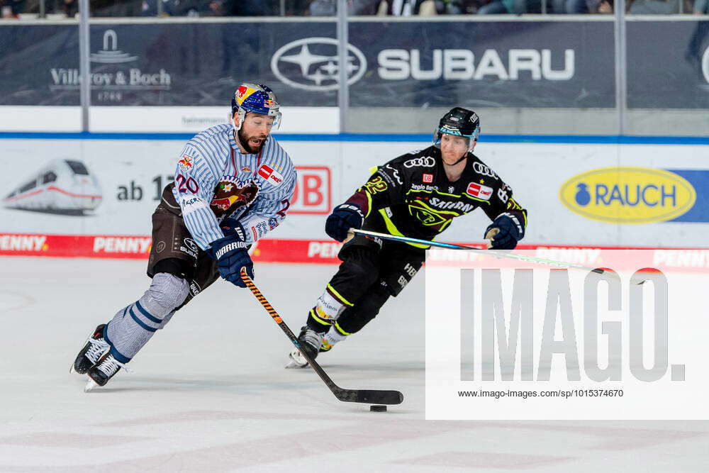 Andreas Eder EHC Red Bull Muenchen, 20 and Mathew Bodie ERC Ingolstadt ...
