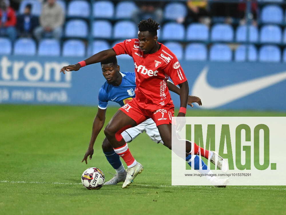 Enagnon David Kiki si Philip Porwei Otele in meciul de fotbal dintre ...