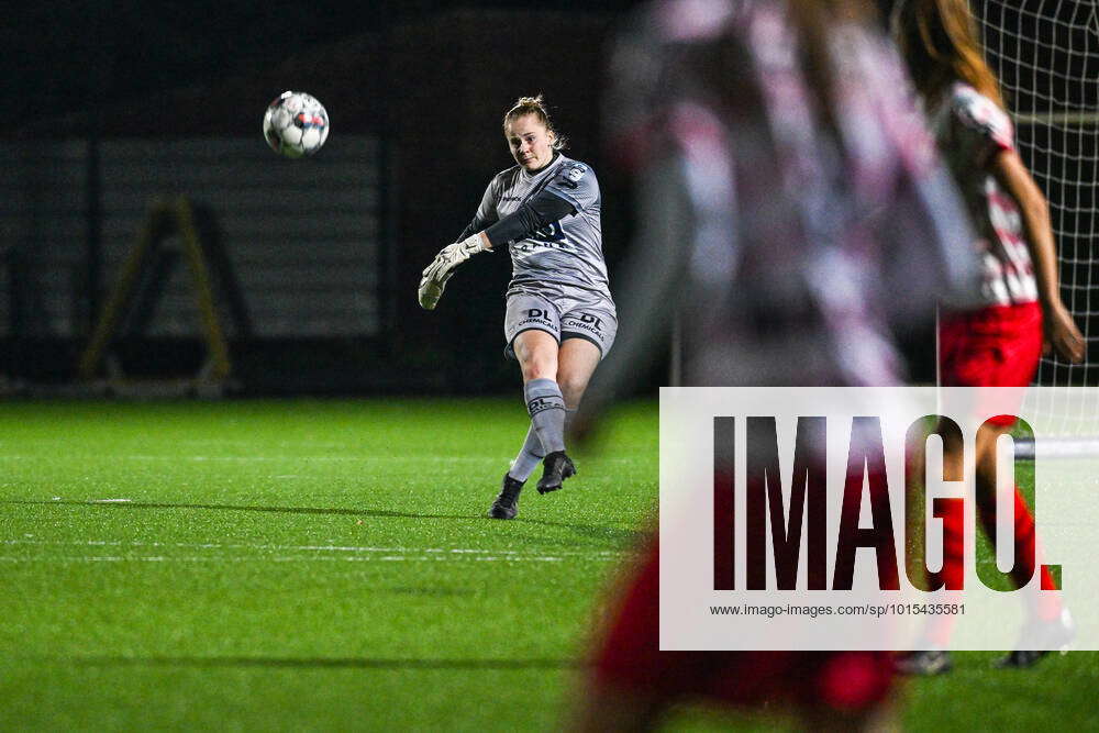 CHARLEROI VS ZULTE-WAREGEM goalkeeper Lowiese Seynhaeve (1) of Zulte ...