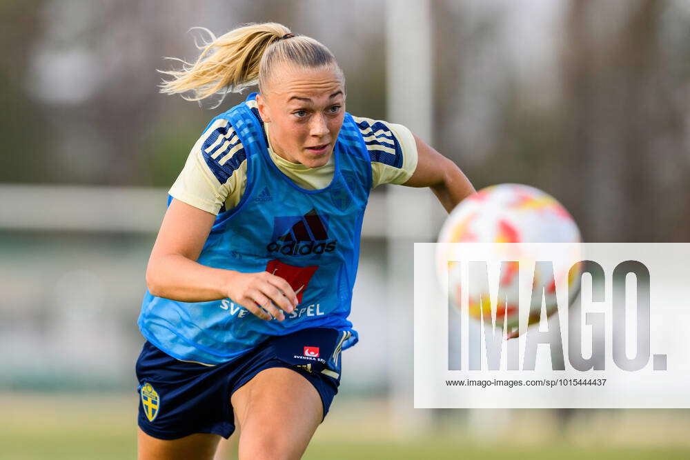 221003 Hanna Bennison during a training session with the Swedish women ...