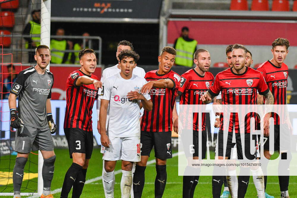 excited Ingolstaedter at the corner with goalkeeper Marius Funk FC ...
