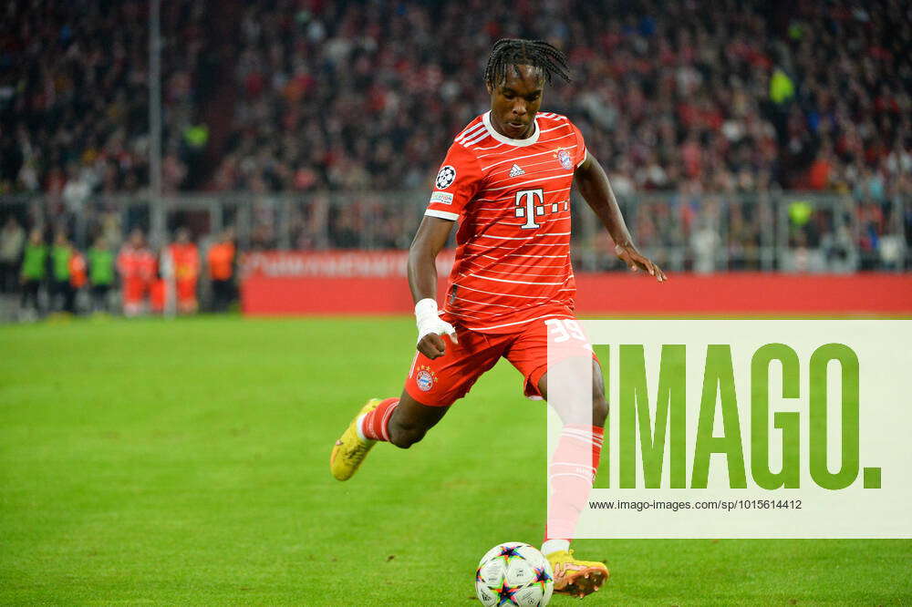 Mathys Tel FC Bayern Munich with ball on foot, 04 10 2022, Munich ...