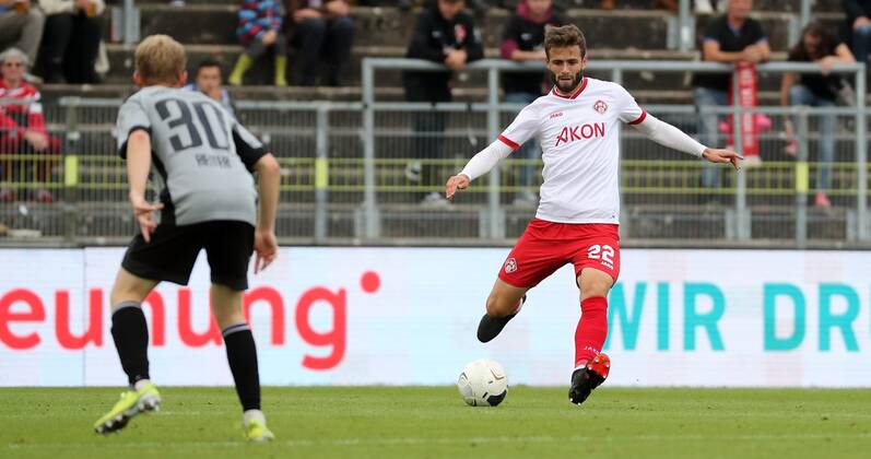 v li Maximilian Reiter SV Wacker Burghausen, Felix Göttlicher FC Würzburger Kickers