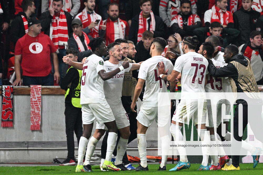 Kluz players celebrate a goal in the 3rd round of group G of European ...