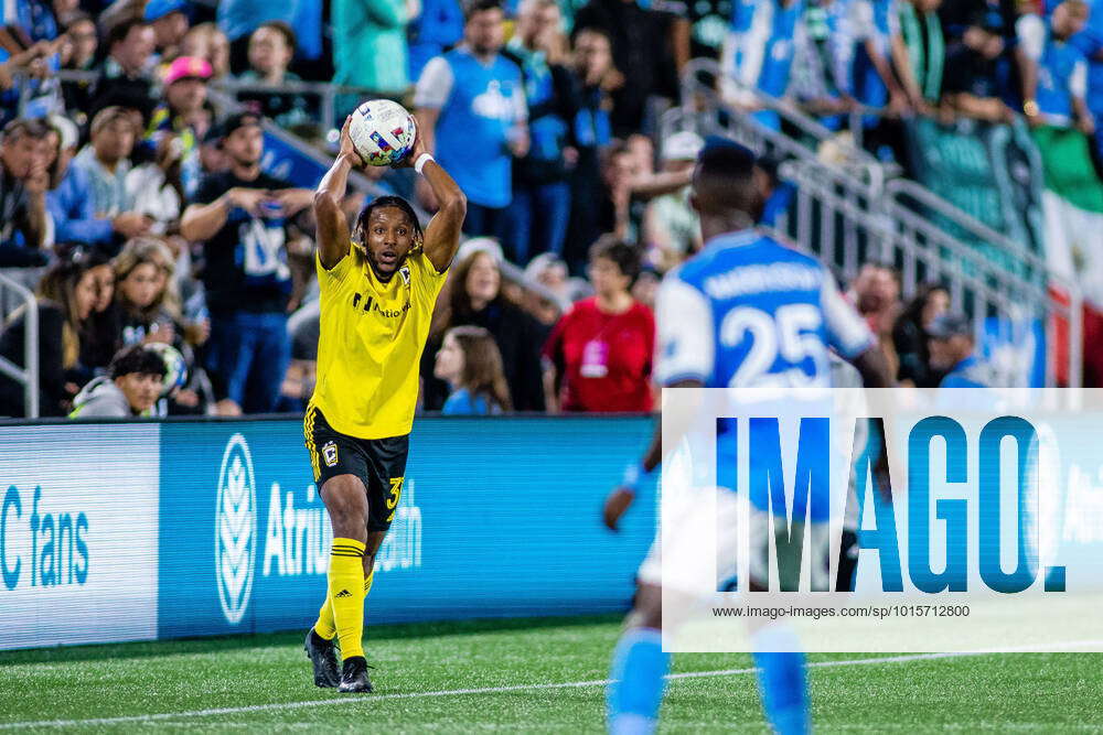 October 5, 2022: Columbus Crew defender Steven Moreira (31) throws in ...