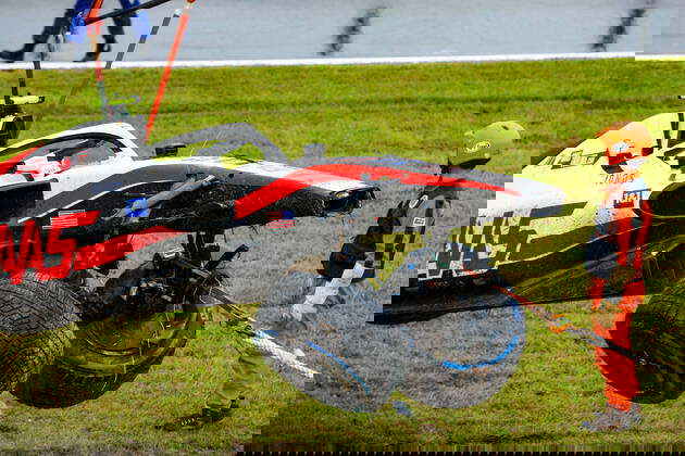 Wheel tethers 47 SCHUMACHER Mick, Haas F1 Team VF-22 Ferrari, action ...