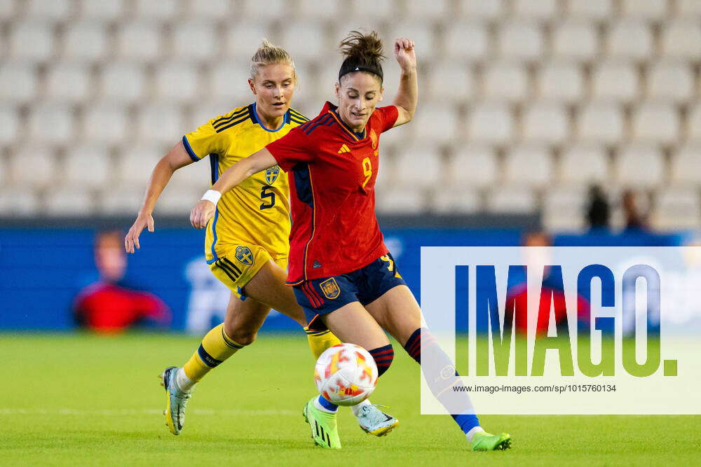 Amanda Nilden of Sweden and Esther Gonzalez of Spain during the womens ...
