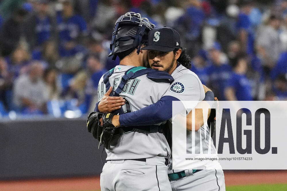 Seattle Mariners catcher Cal Raleigh and relief pitcher Andres Munoz celebrate after defeating the