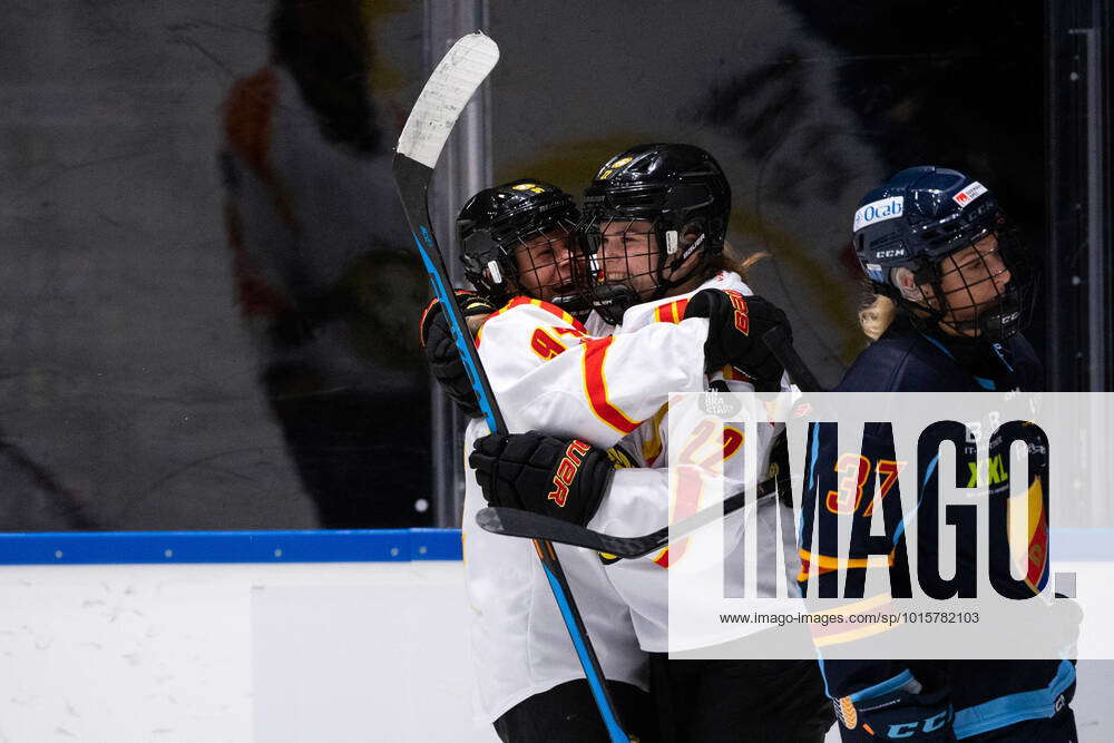 221008 Brynäs Hanna Thuvik celebrates after 0 1 with Anna Meixner ...