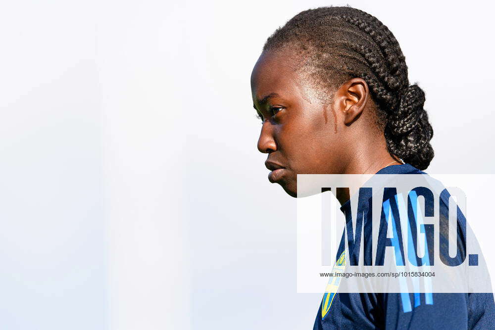 221009 Malvakt Angel Mukasa during a training session with Swedens U23 ...