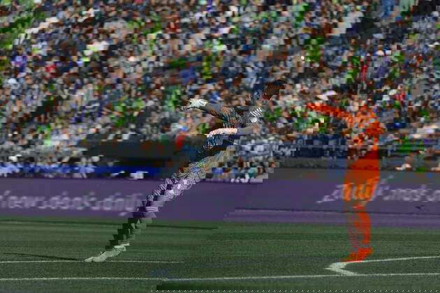 SEATTLE, WA - OCTOBER 09: San Jose Earthquakes goalkeeper JT ...