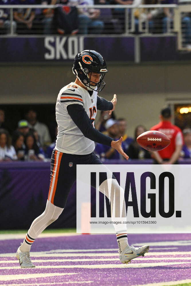 MINNEAPOLIS, MN - OCTOBER 09: Chicago Bears Punter Trenton Gill (16 ...