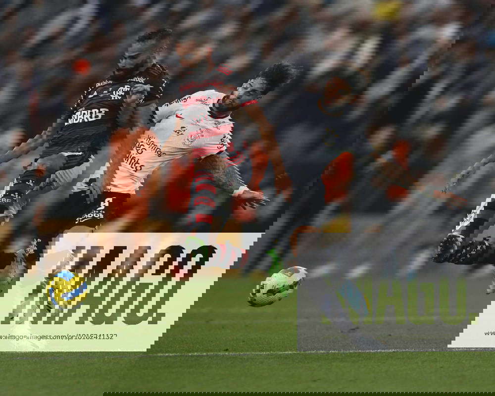 Tiago Maia and Yuri Alberto during a game between Corinthians and ...