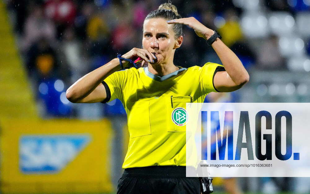 Nadine Westerhoff referee , gives instructions, gestures, gesturing ...