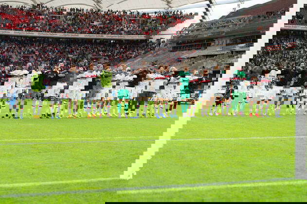 After the end of the game final cheer, joy at Silas Mvumpa Katompa VfB Stuttgart, 14 , Michael